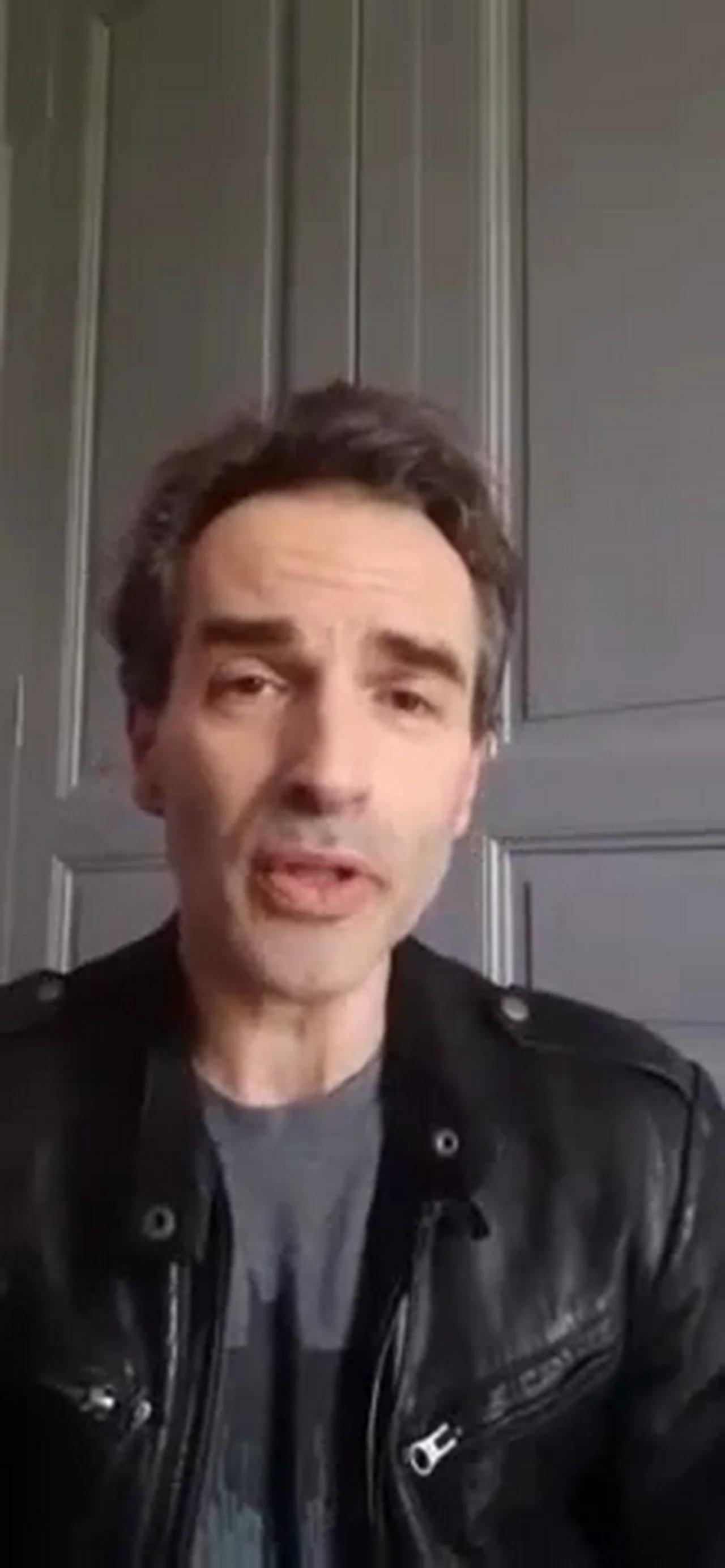 Sébastien Recchia chante Je suis à vomir (optimisé)