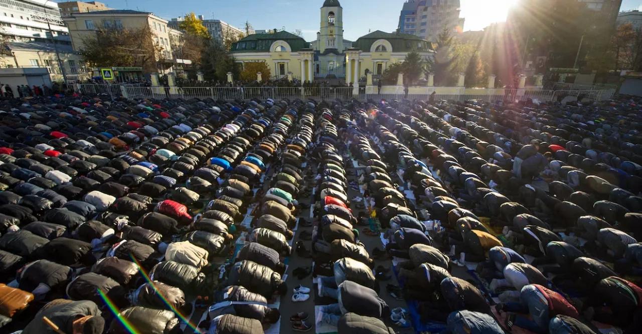 LA RUSSIE OUVRE SES PORTES AUX MIGRANTS ILLEGAUX ! Merci au juif ...