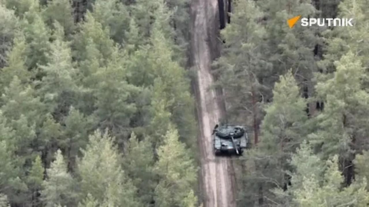 Russian tanks under the cover of Terminator BMPT neutralize an AFU ...