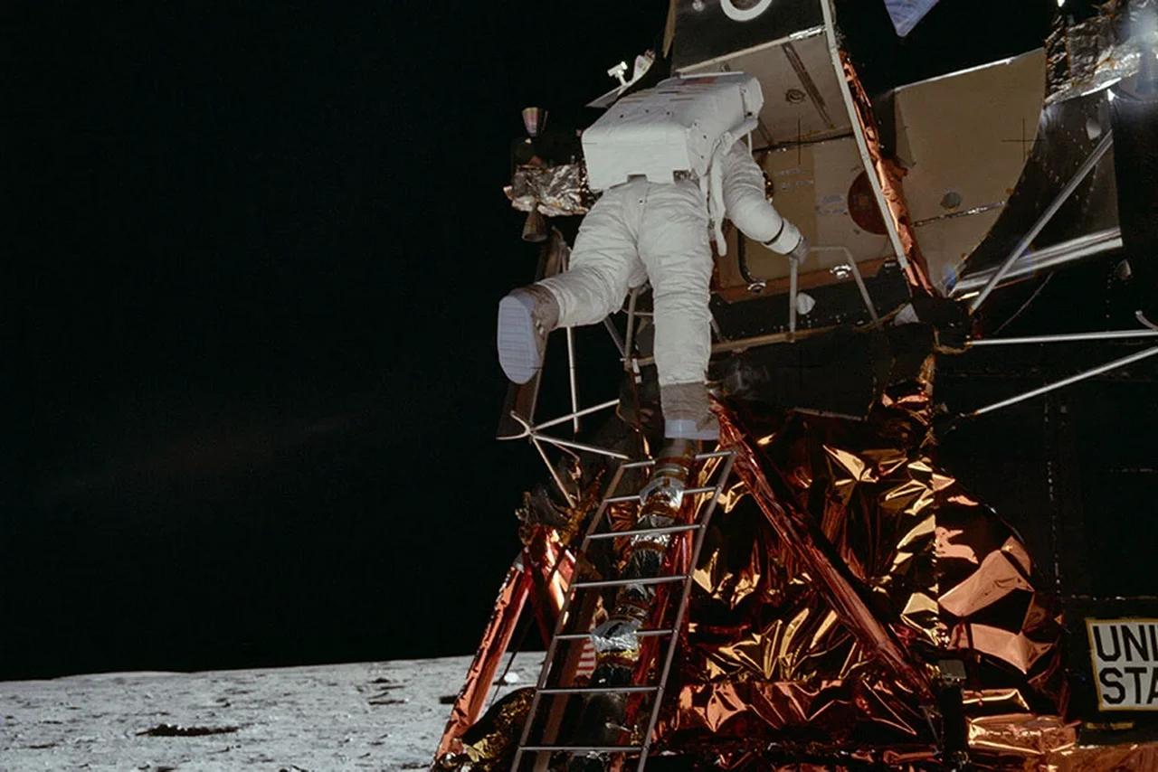The Apollo Moon Hoax & NASA's Fake Space Program w Christian Knapp