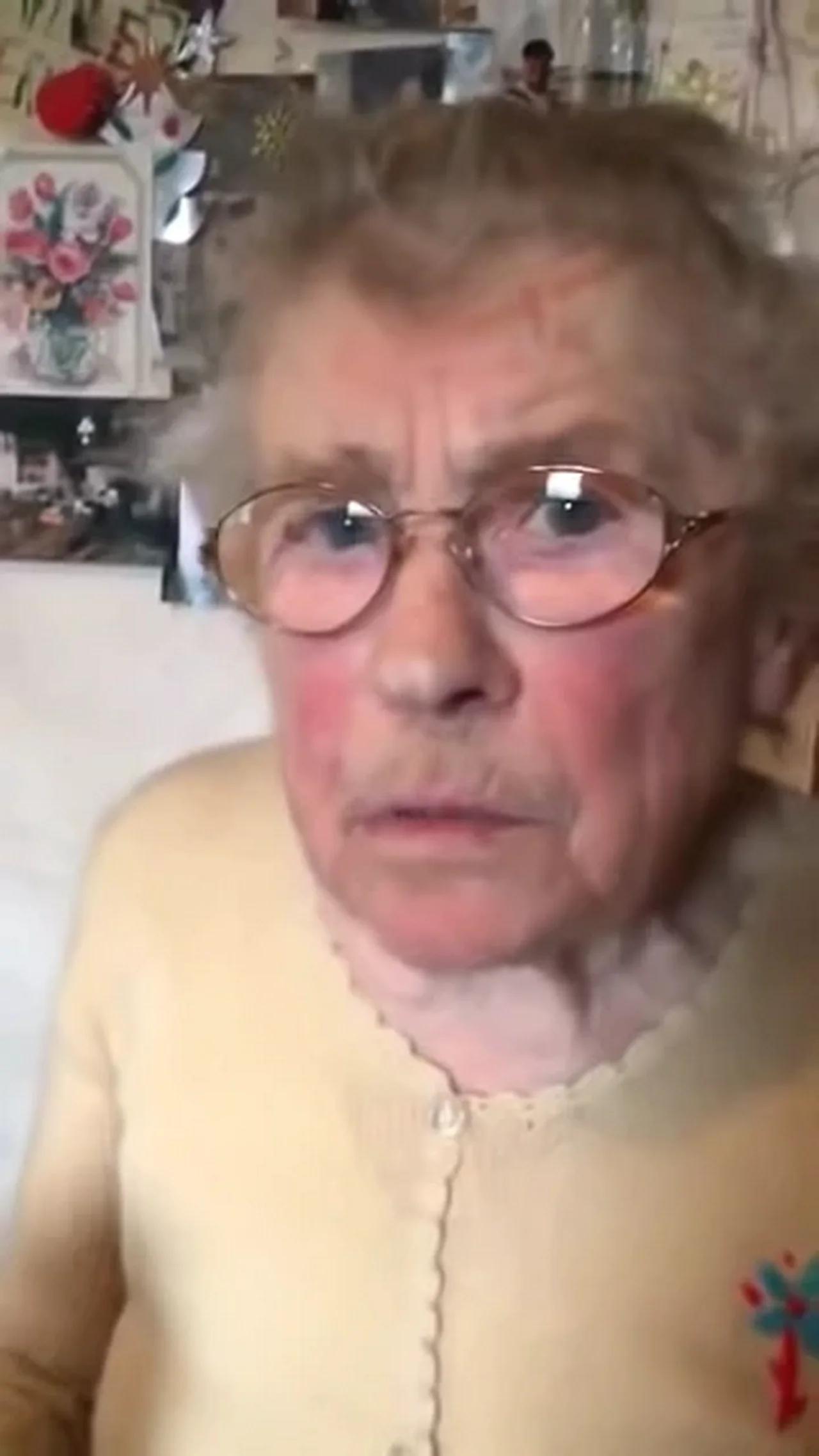 LA PLACE DU VILLAGELA GNÔLE VUE PAR LA MIMI PAULIAC..La Place du ...