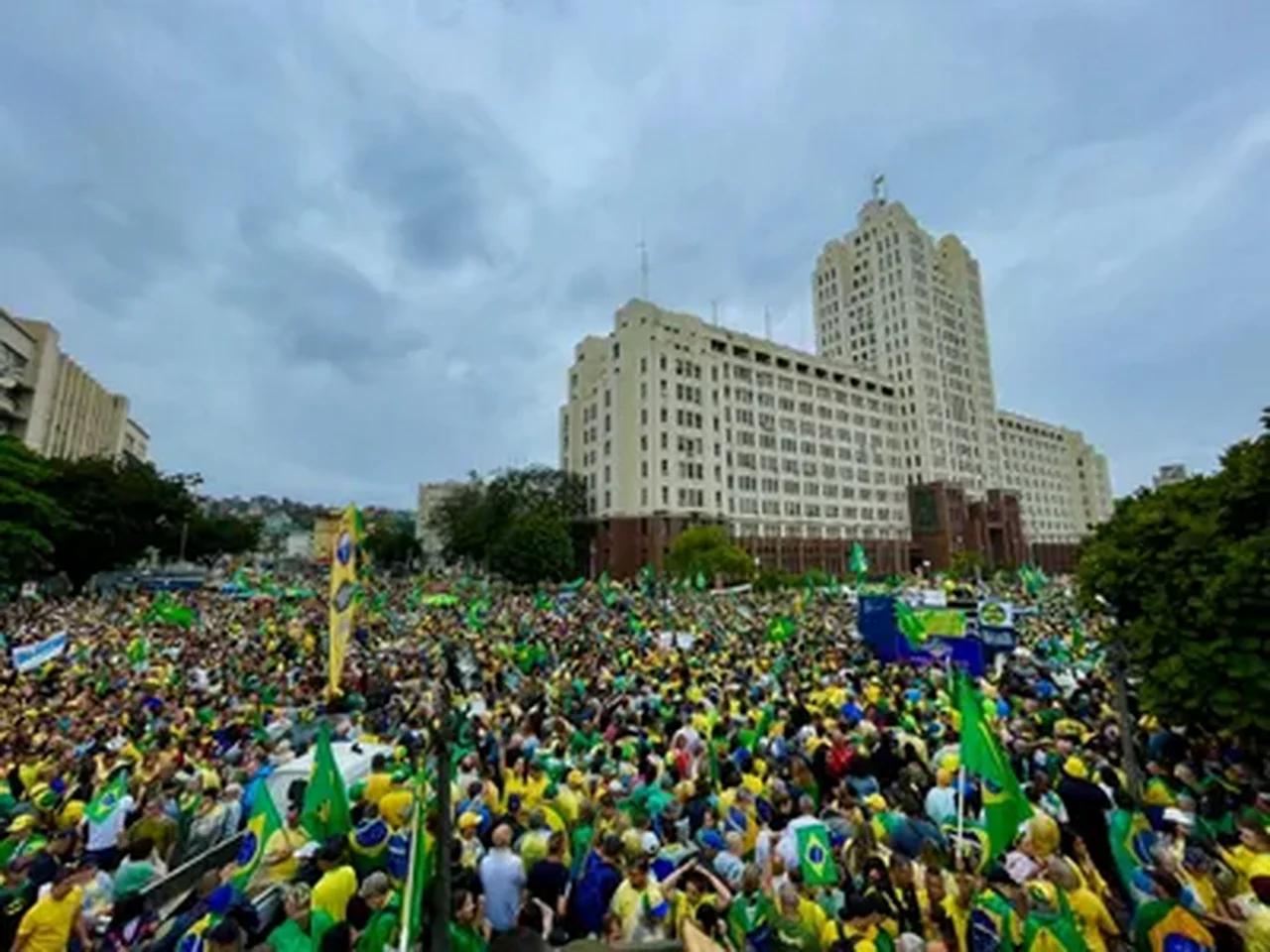 Crowd crying out for help to the Armed Forces! ELECTORAL COUP - RIO DE ...