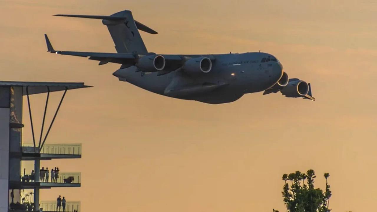RAAF C-17 Globemaster III Brisbane Riverfire Flyover