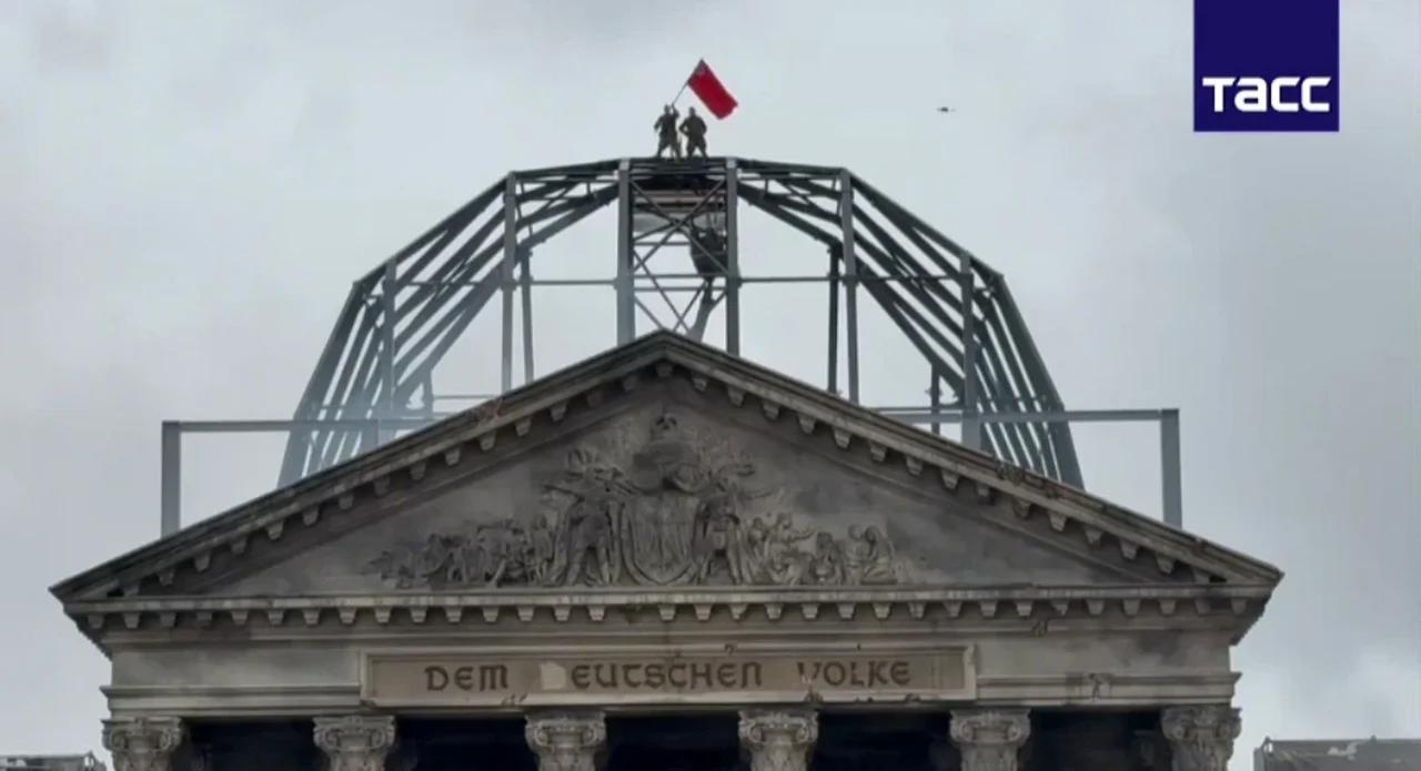 📽️-A 🇬🇧&🇫🇷, Reconstruction of the raising of the Victory Banner!!