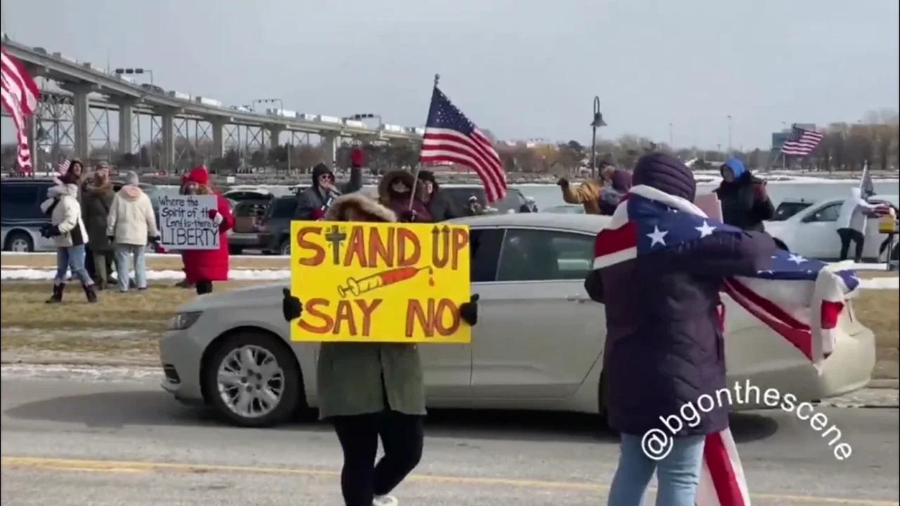 US Convoy Blocks Bridge into Canada