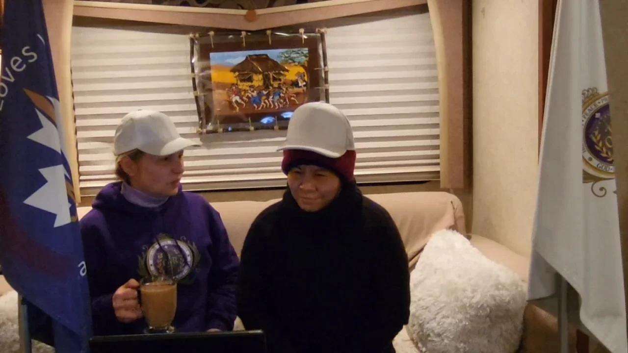 Café avec la HRM Reine Romana Didulo, Commandant en chef et l'attaché ...