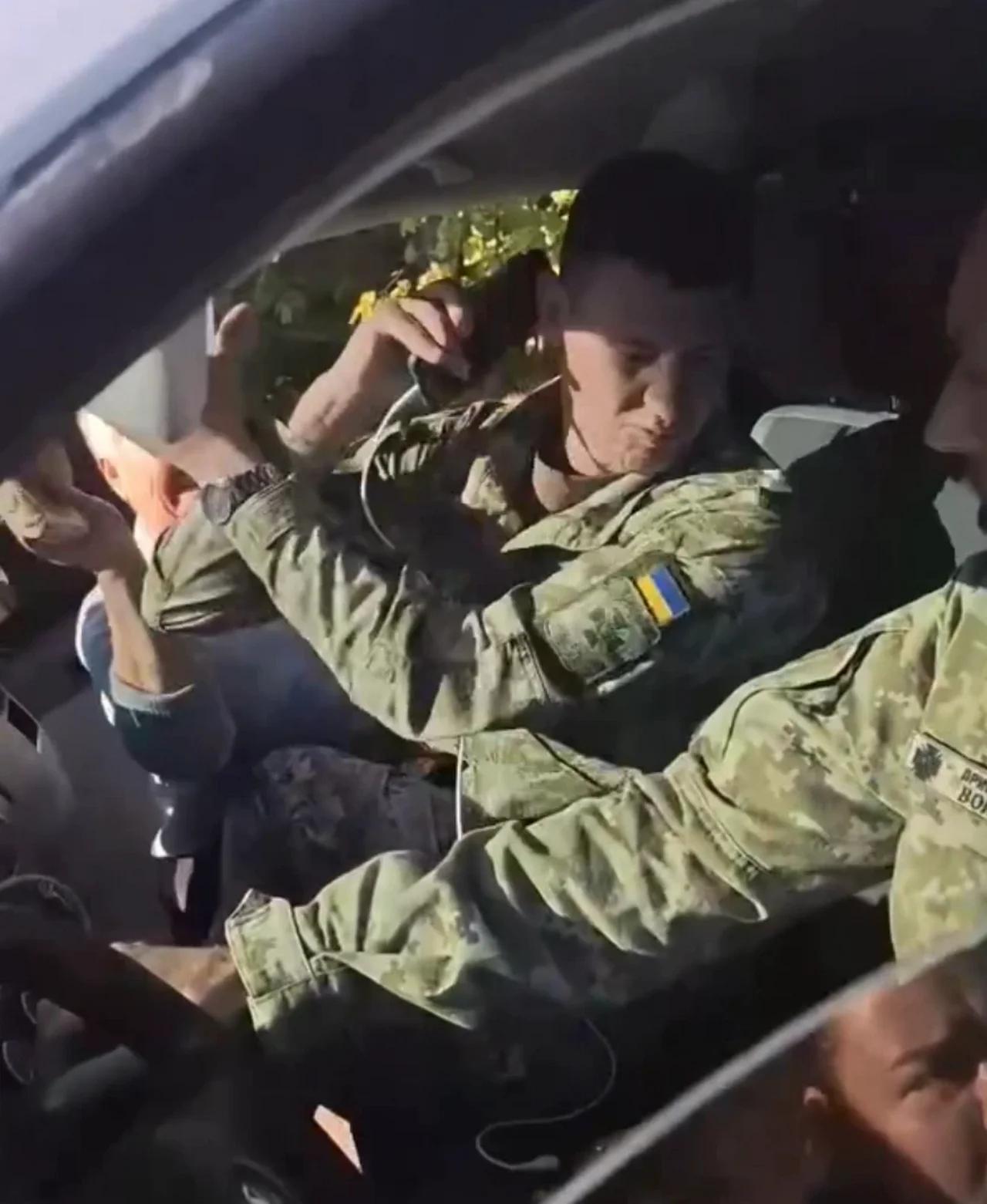 📽️-A 🇬🇧&🇫🇷, Ukie men may lack backbone!