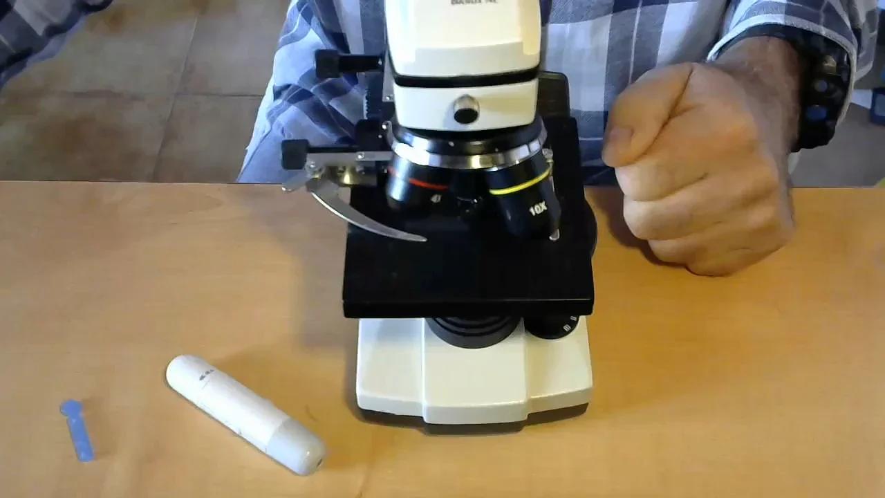 Comment utiliser un microscope pour voir son sang