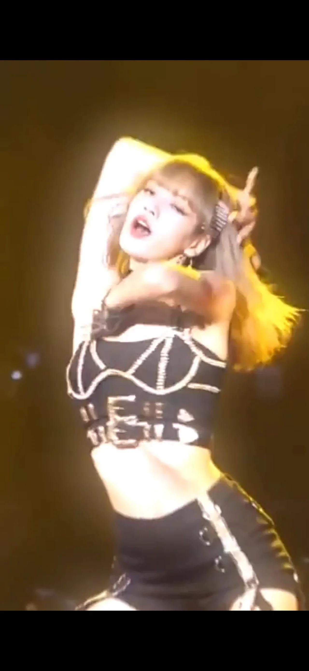 Lisa Exclusive Dance Performance