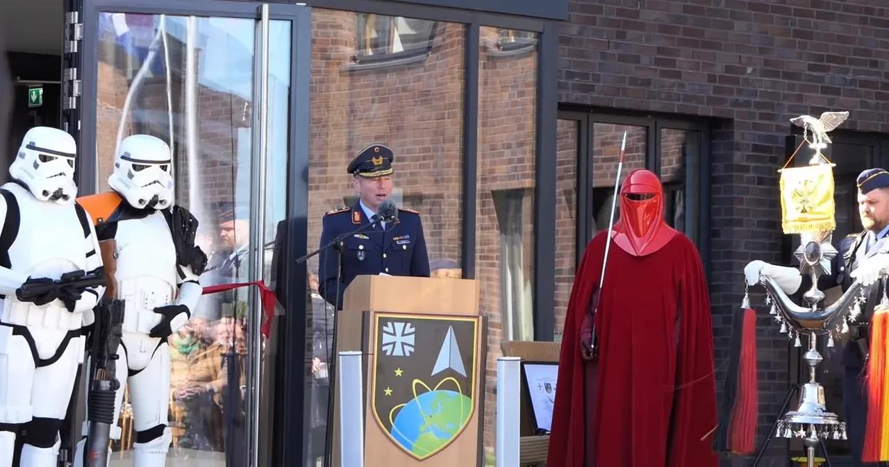 Großartig :-) - Festakt am Weltraumkommando der Bundeswehr in Uedem ...
