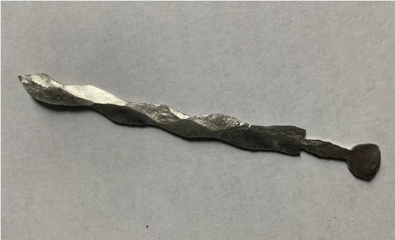 Making a miniature wavy blade sword