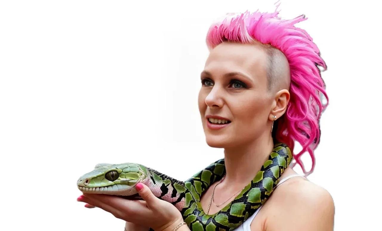 SNAKE LADY