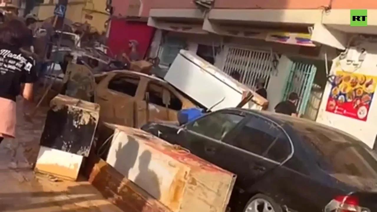 Thousands join Valencia cleanup efforts as storm claims over 200 lives