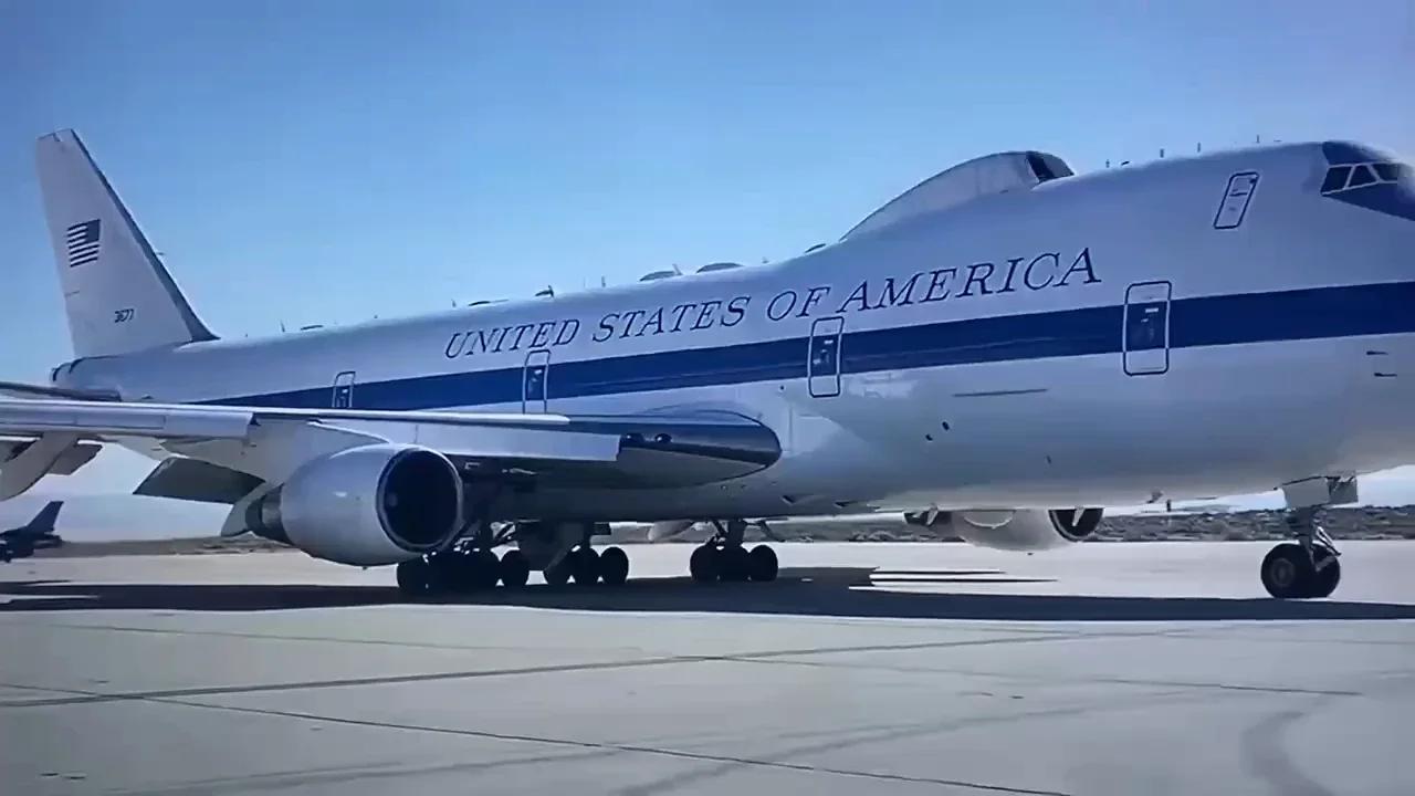 Le Boeing E-4B « Doomsday » de l'US Air Force a atterri sur la base ...