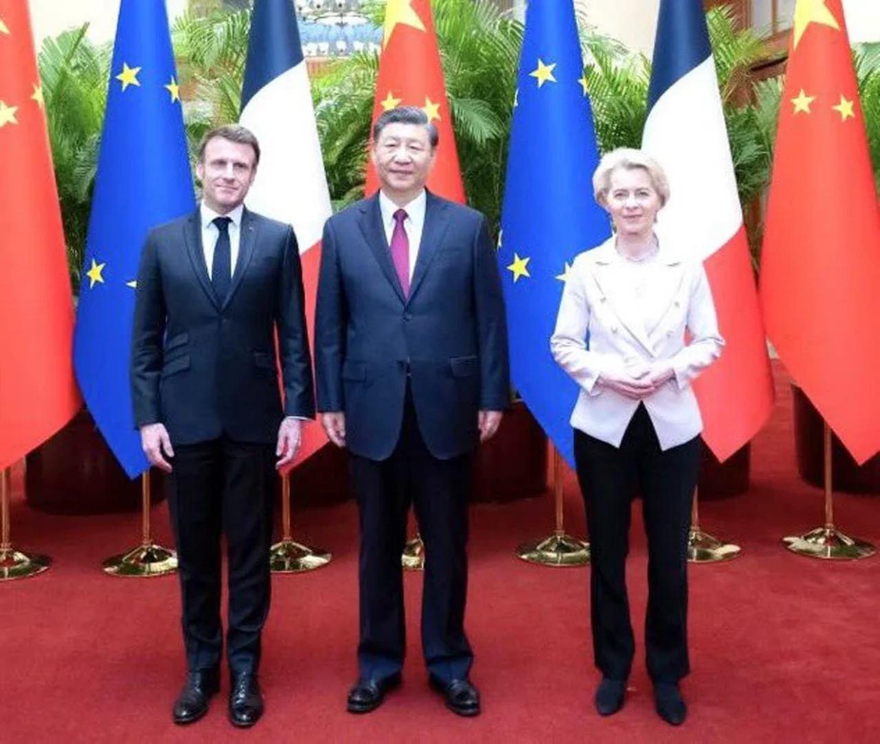 Macron reçoit Xi Jinping en compagnie de Van Der Leyen. Quel aveu de ...