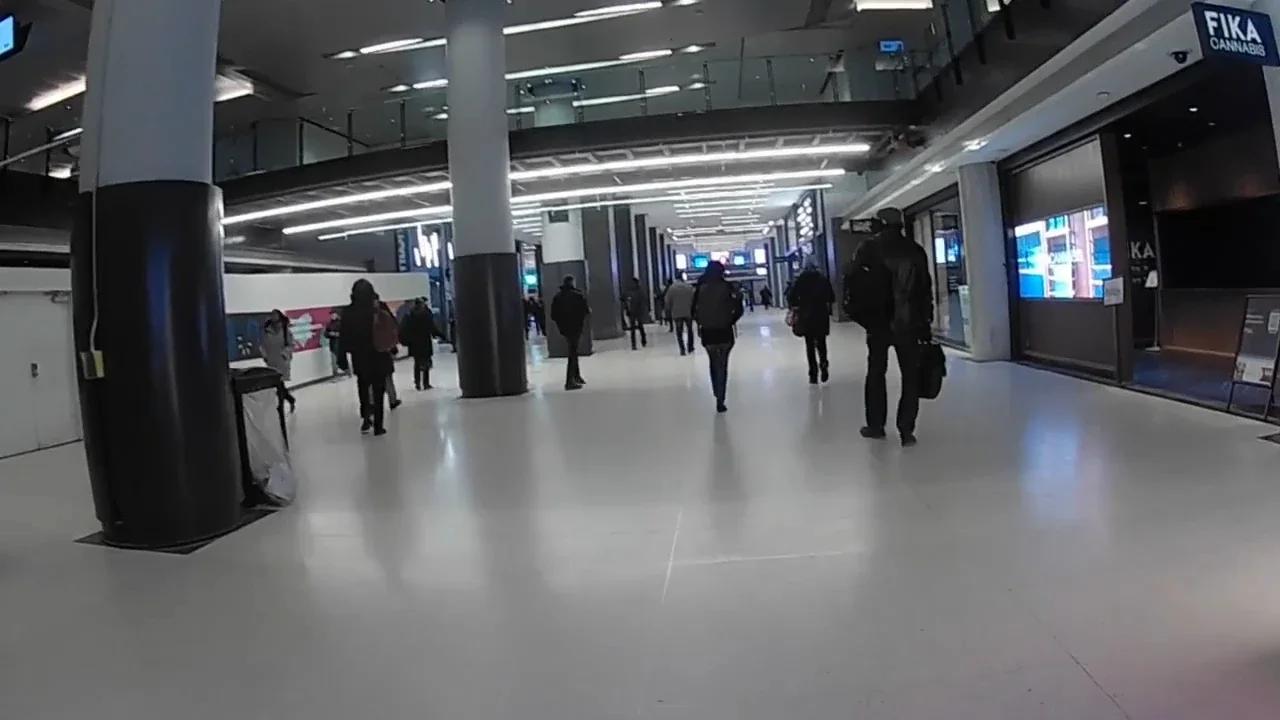 Walking Toronto - Union Station - Bay Concourse to TTC Subway