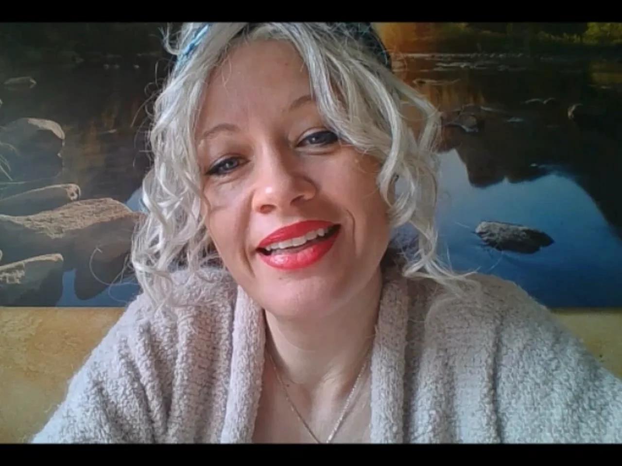 SARA BENNETT - Naaaa??? Heute schon flüssiges Gold gebunkert?