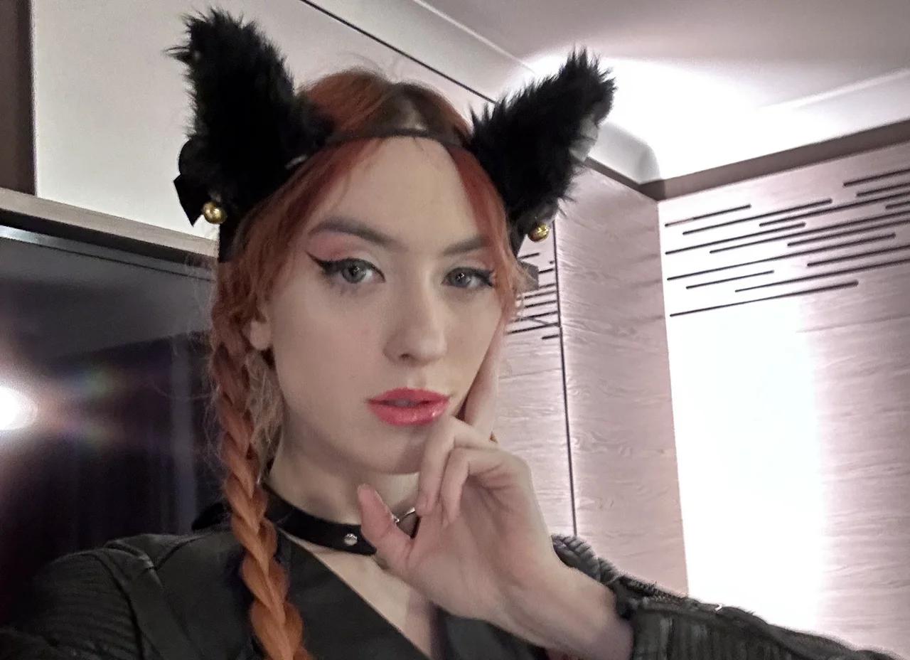 Trollcow as a catgirl ready for Halloween selfie 1