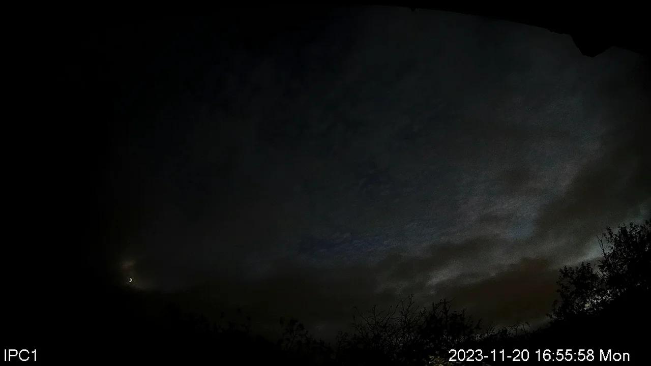 SIXTH SENSE: THE MOON... VERY LOW.