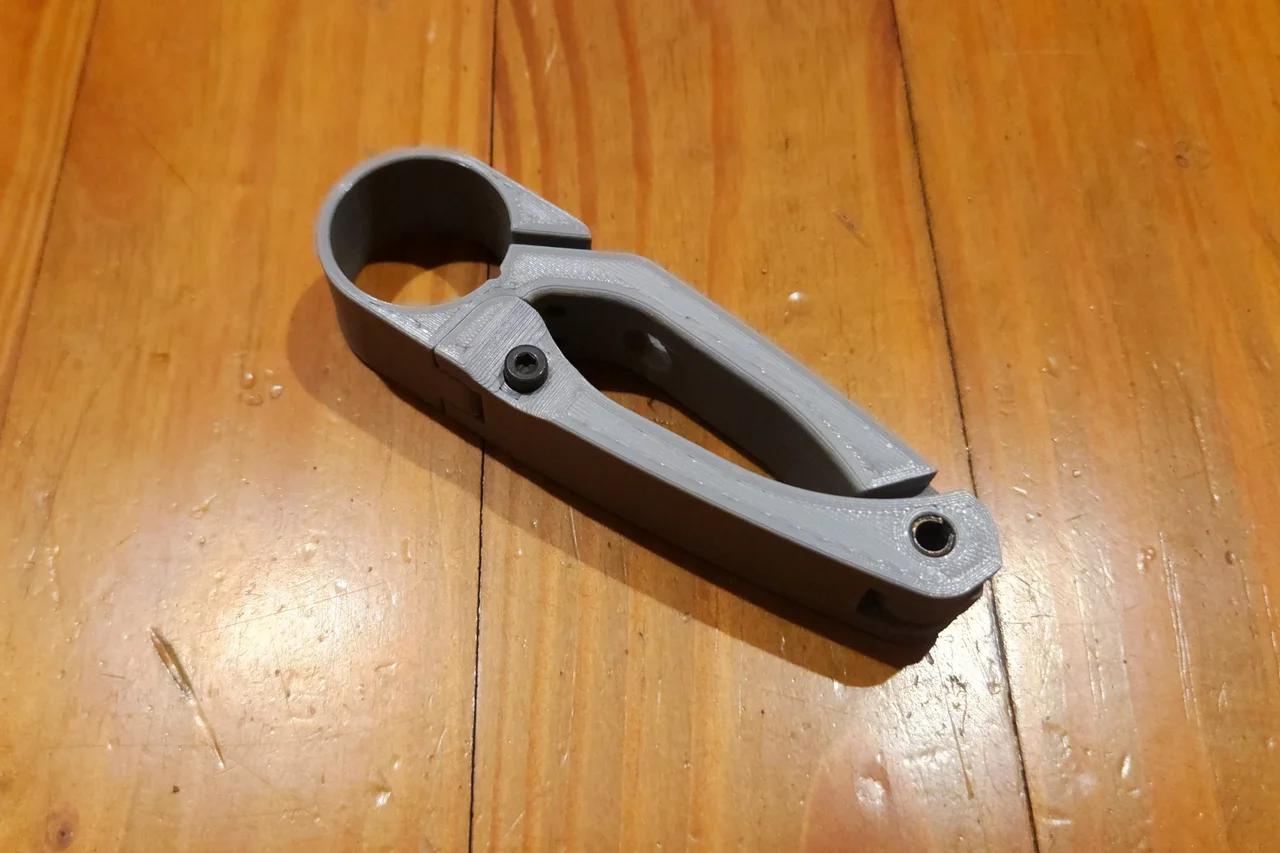 COMPACT TAILHOOK BRACE (MOD 1C)