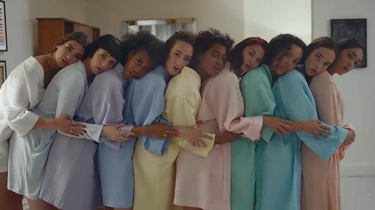 Dua Lipa - New Rules (Official Music Video)