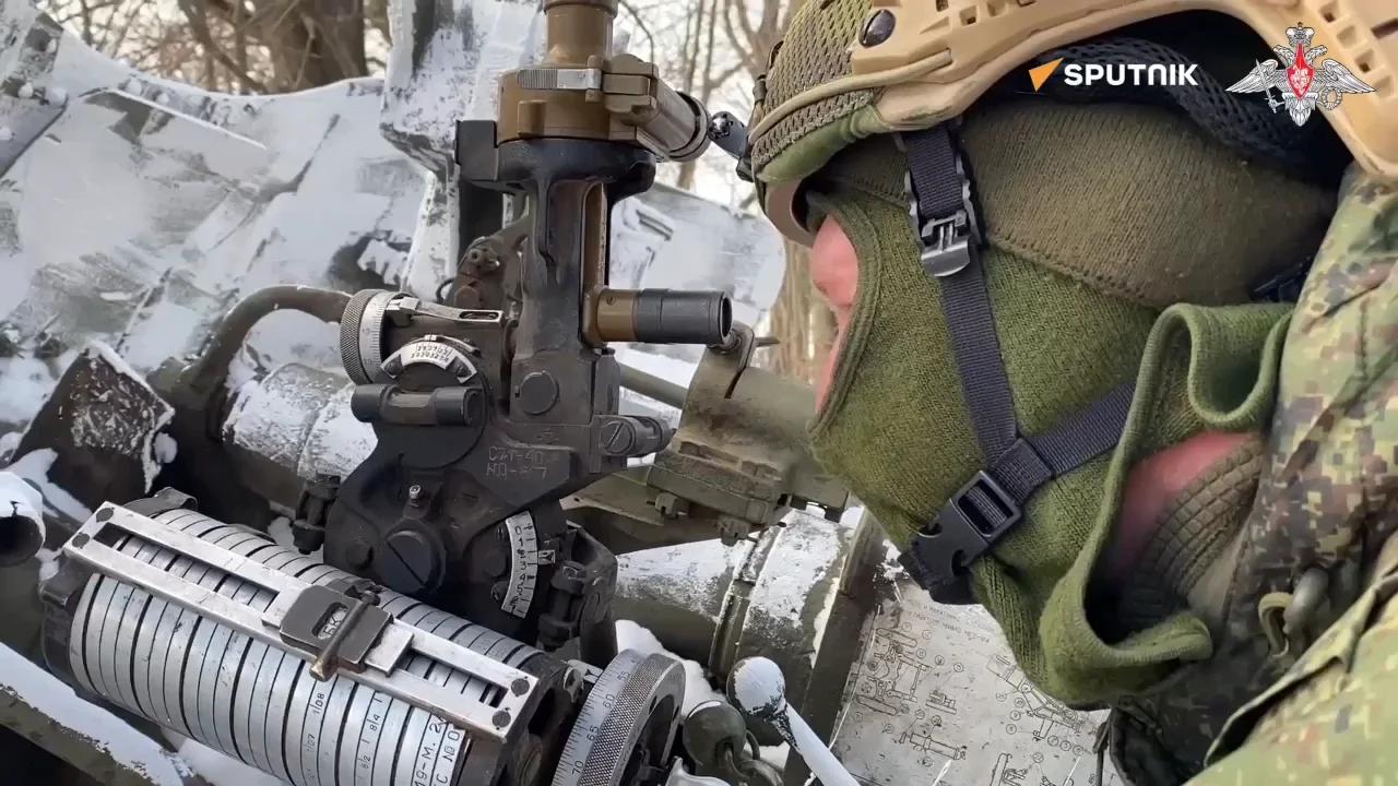 The Rapira anti-tank gun destroyed a camouflaged fortification of the ...