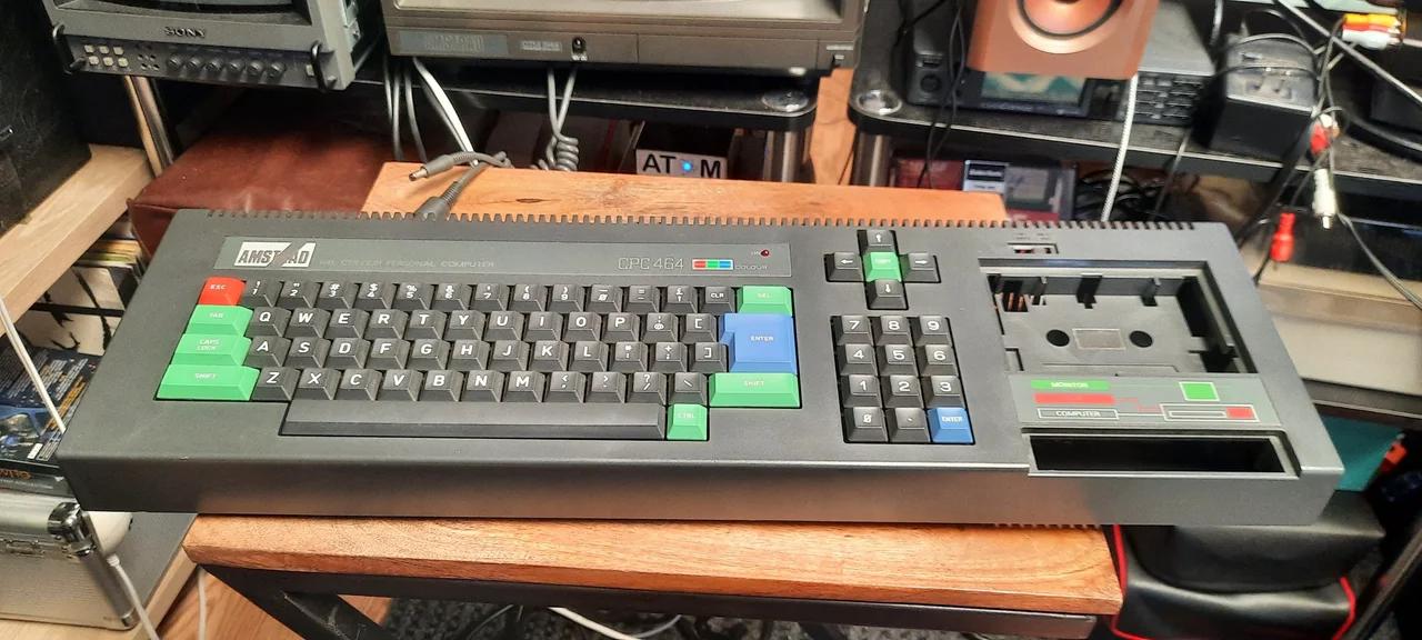 Amstrad - CPC.. 75 roms and emulator